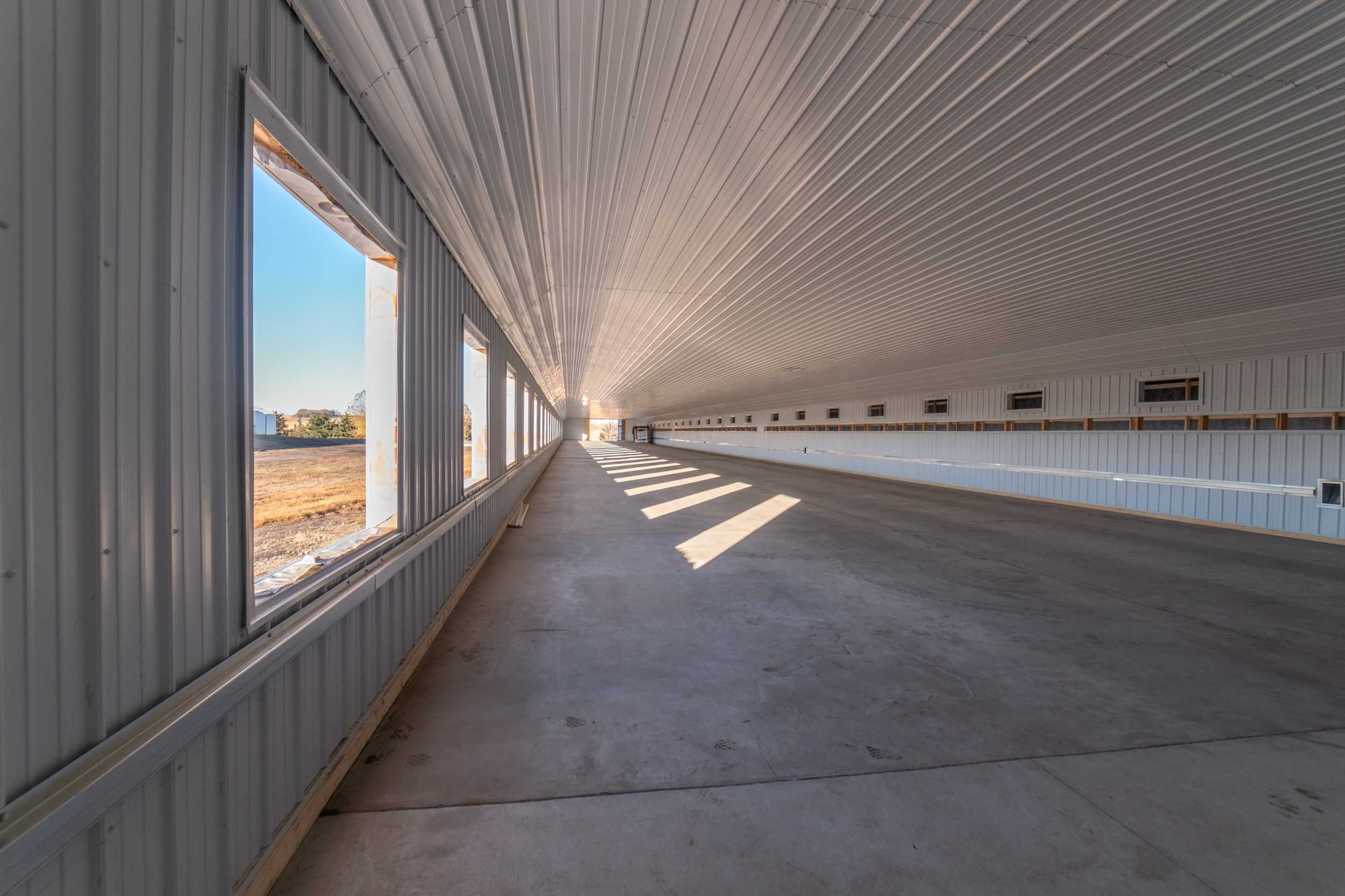 SINGLE-LEVEL CAGE-FREE CONVERSION PULLET BUILDINGS - Heartland Builders